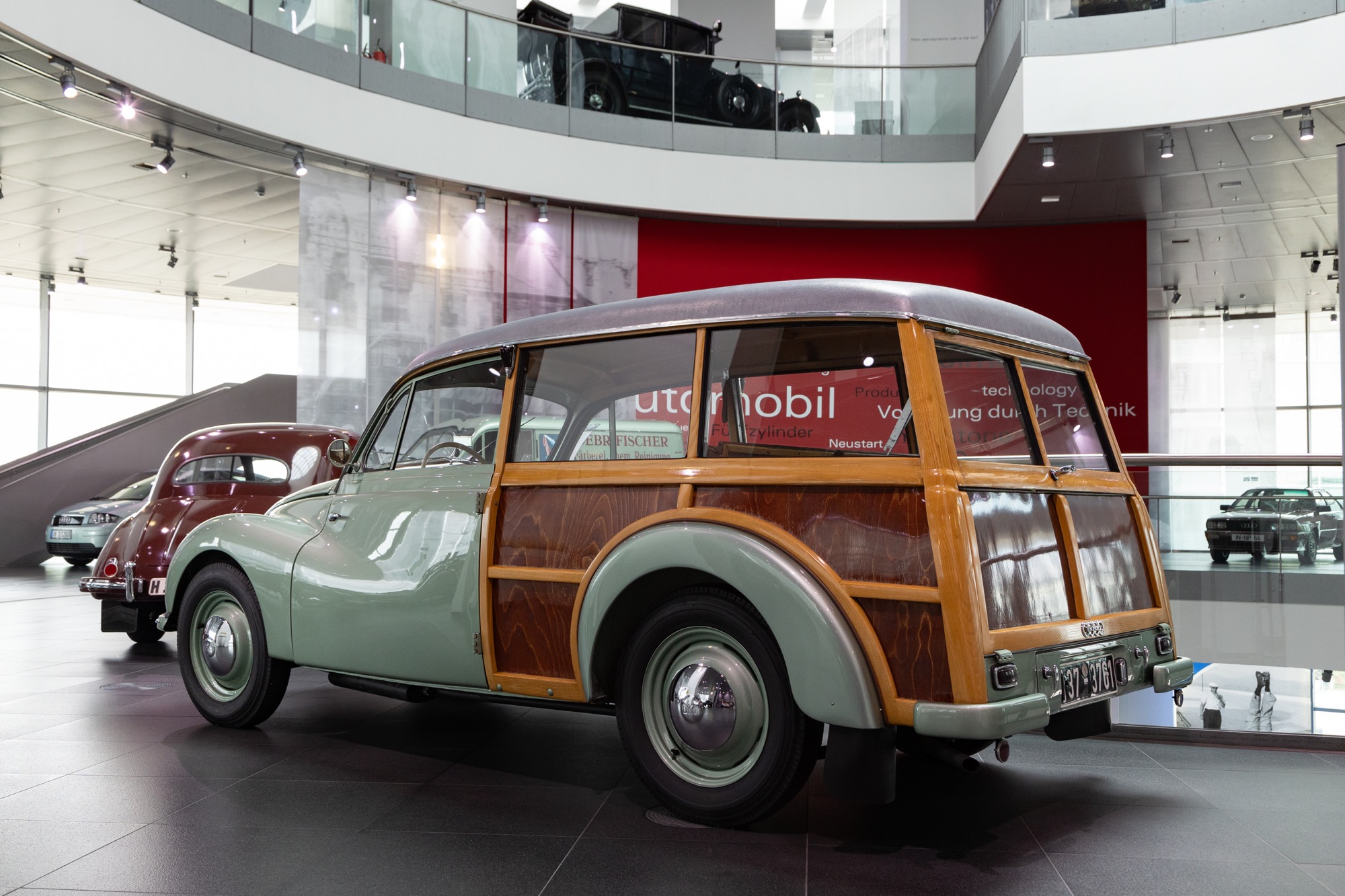 アウディ博物館 / Audi museum mobile | 自動車博物館の歩き方